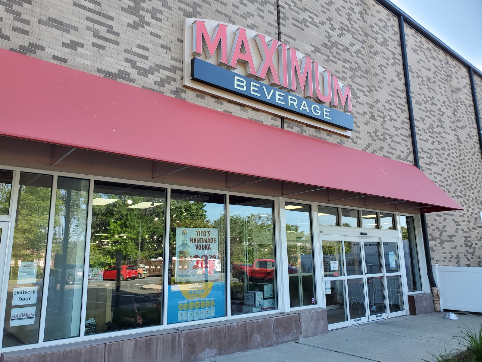 Our West Hartford Store in Bishops Corner - Maximum Beverage